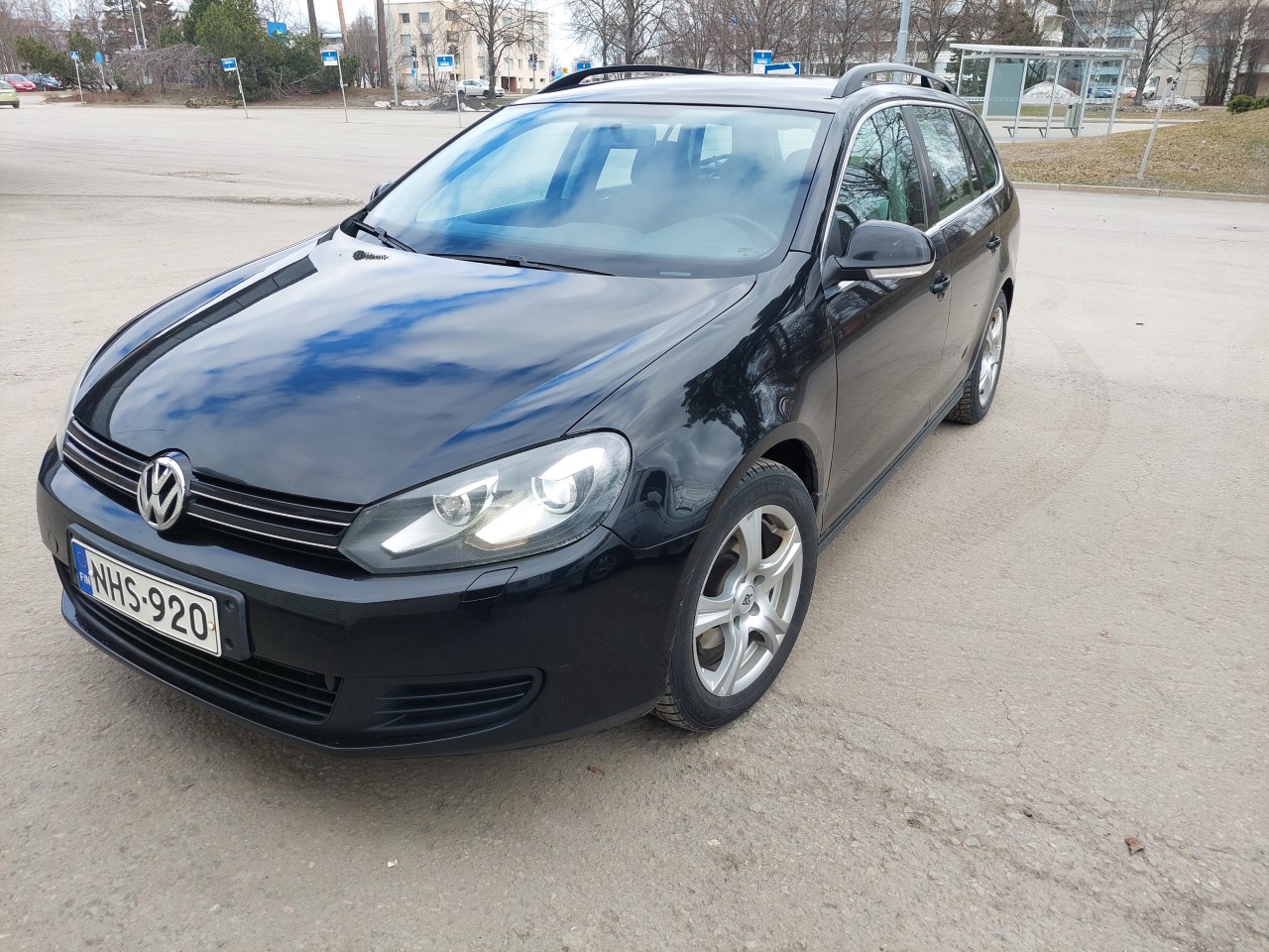 Farmariauto Volkswagen Golf - RelluRent - miksi ostaa kun voi vuokrata